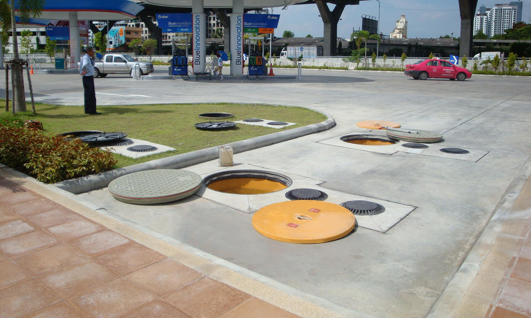 Petrol Forecourt & Green Area, Thailand - Fibrelite
